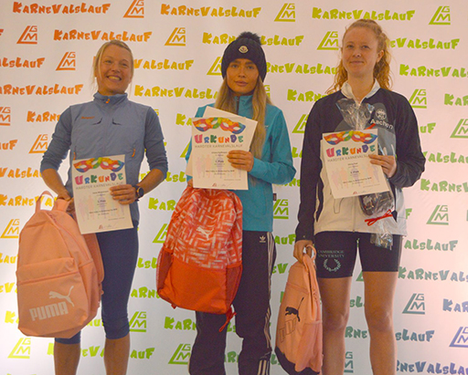 Siegerehrung Frauen, mit Siegerin Chiara Hoffmann in der Mitte